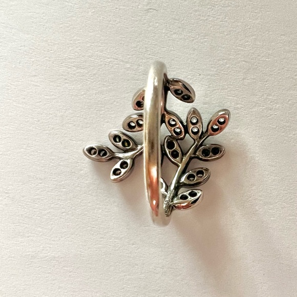 Pandora | Jewelry | Pandora Sparkling Leaves Ring Collectible | Poshmark